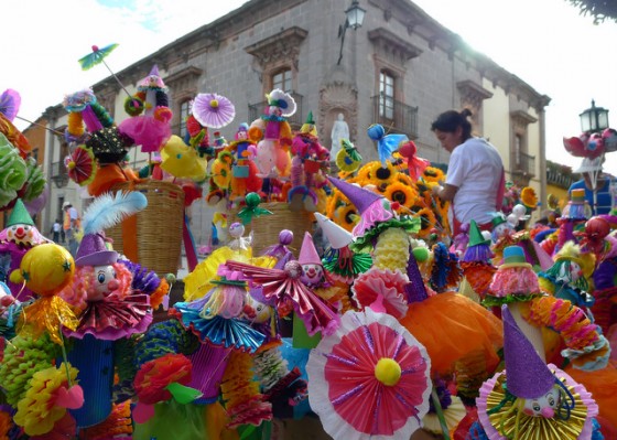 ¡Carnaval y cascarones! Walking on eggshells in Mexico - Peregringo